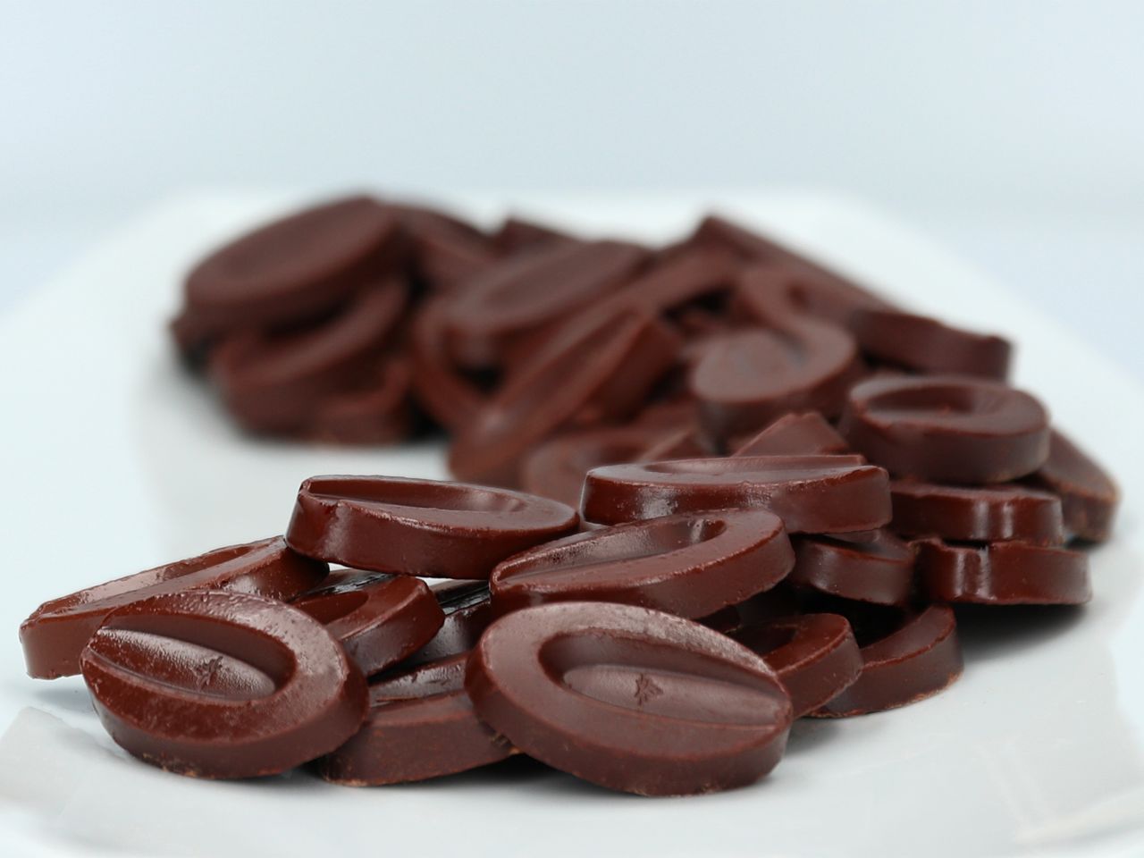 1 kg Valrhona Equatoriale Noire aus 55 % Kakao online kaufen | Cake-Masters
